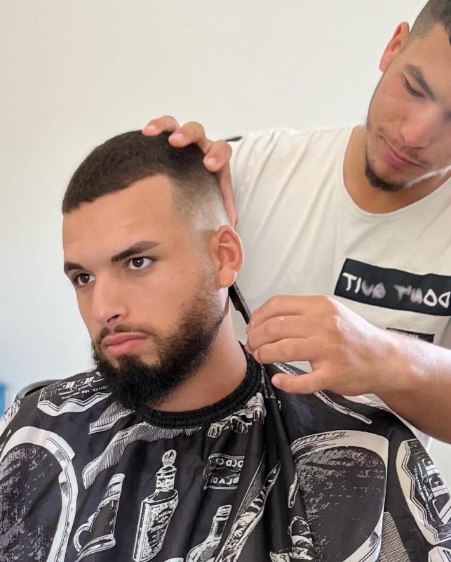 Calmark - Strhall Haircut