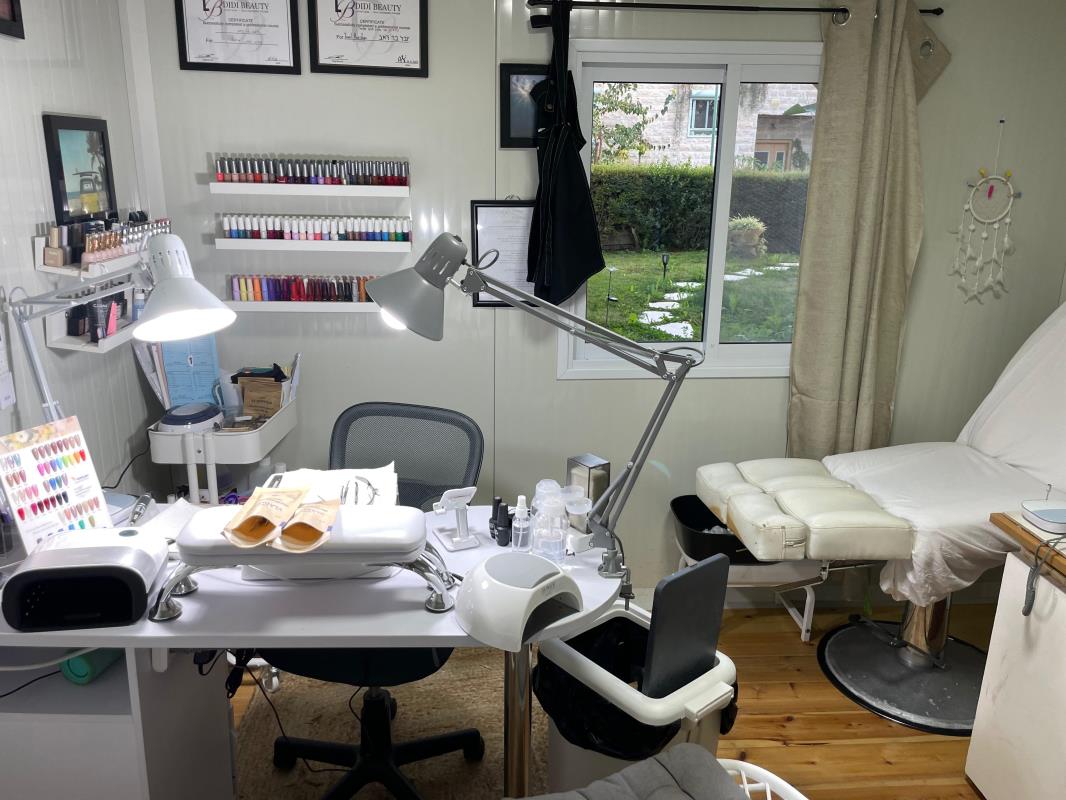 Calmark - Yuval Bar Zeev Nails