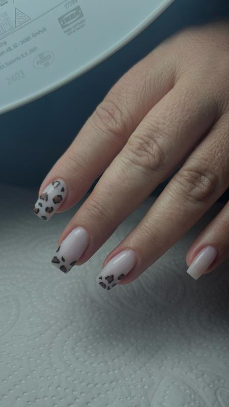 Calmark - omer nails