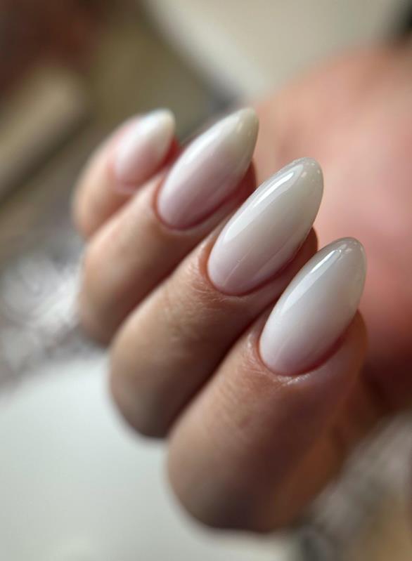 Calmark - מאי בלולו Nails studio